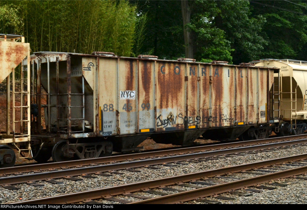 NYC Covered Hopper 884599 on Q417-17